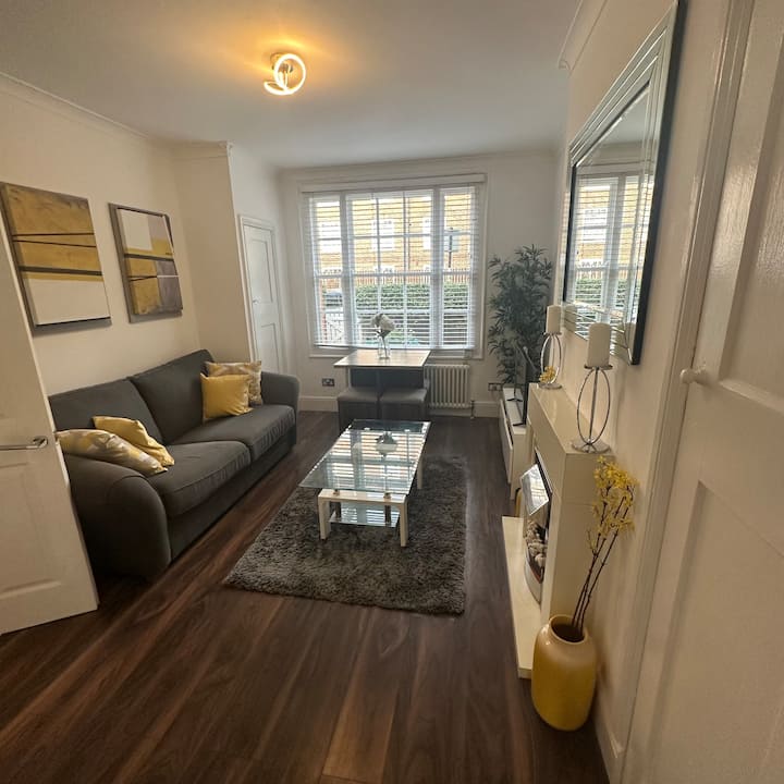 Lovely 2 Bed Flat Based At Battersea Power Station - Waterloo Station - London