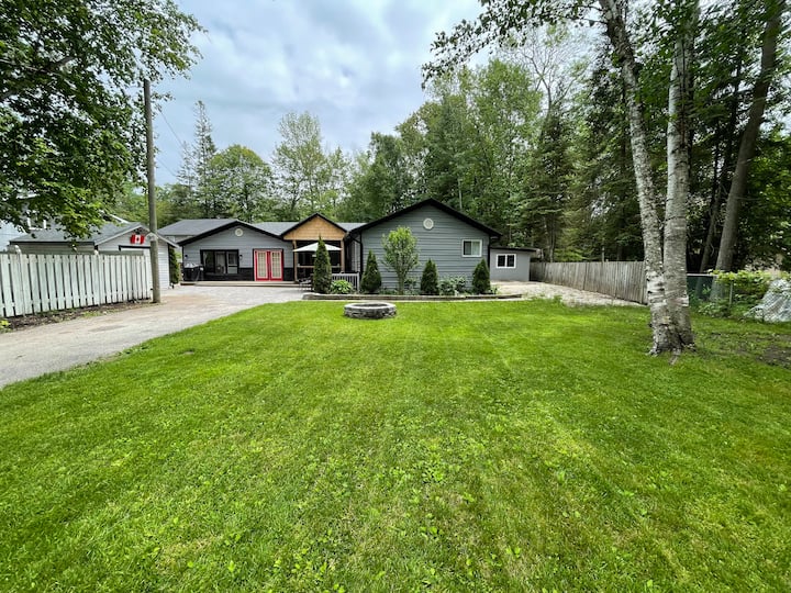 Relaxing Fall Get Away / Games Room - Wasaga Beach