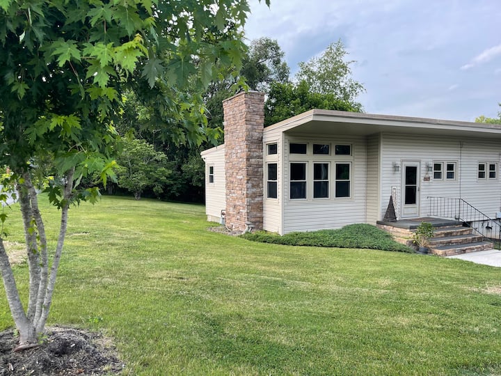 Miles’ Mini Mansion Across From Lmu Main Campus - Cumberland Gap, TN