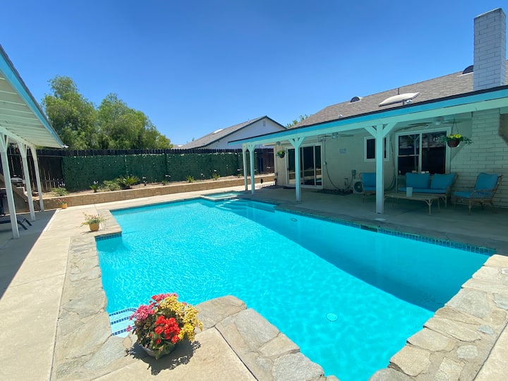Pool Side Cozy Bungalow - Moreno Valley, CA