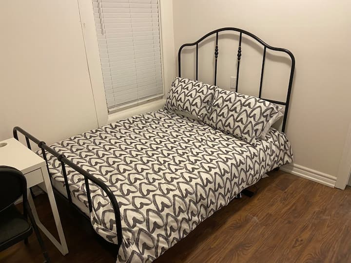 Budget Quad Room With En Suite Bathroom 36b - Toronto