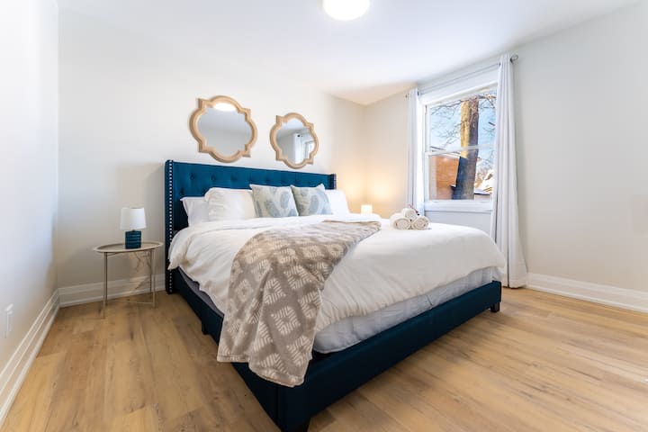 2br Home | Walk To Juravinski, St. Joe’s & Mohawk - Hamilton