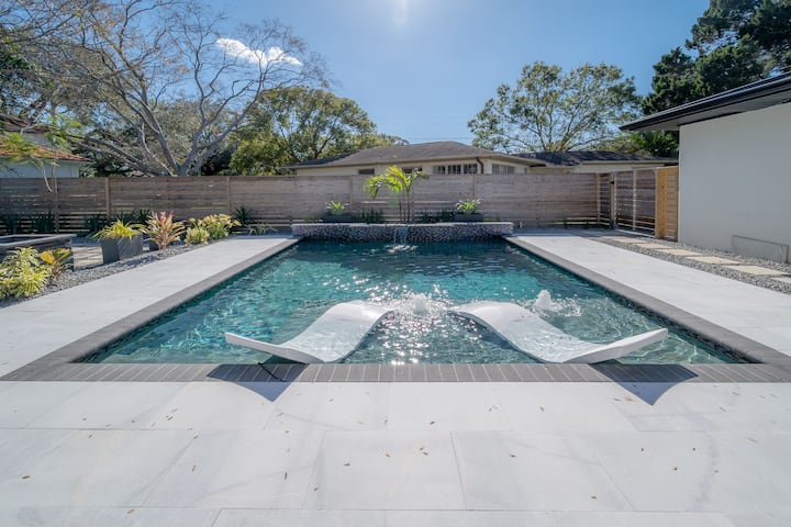 Luxury Designer Pool Home In Perfect Location - Tampa, FL