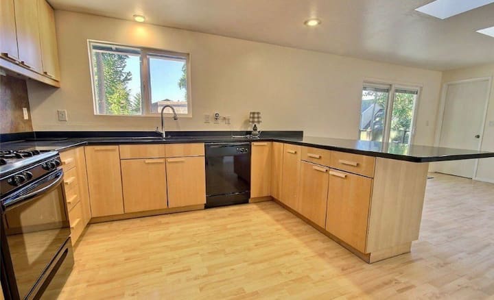 Elegant And Refined Room In A Warm Home - Kirkland, WA