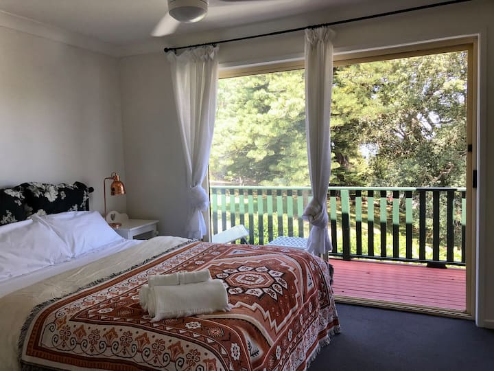 Home Amongst The Fig Trees - Wollongong