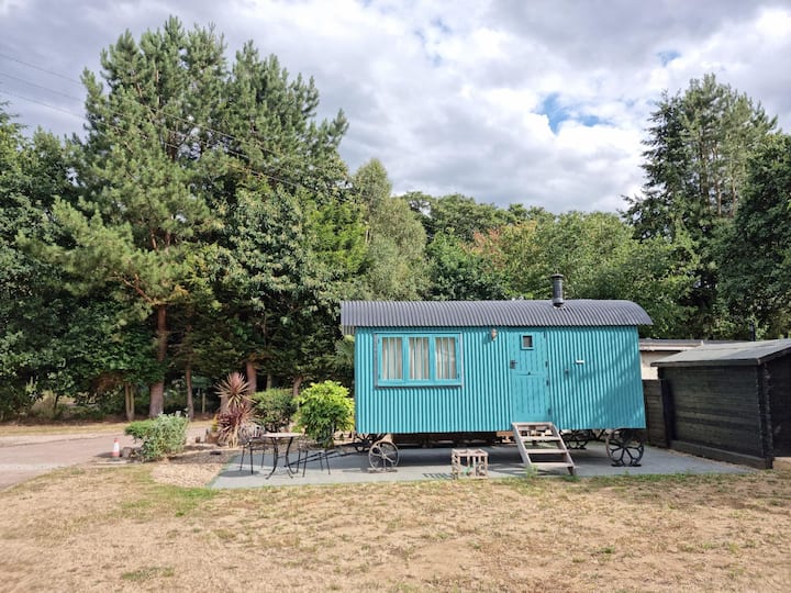 Meadow View Shepherds Hut, For A Great Break - Woodbridge