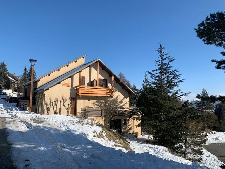 studio rez de jardin laye station - Appartements à louer à Laye ...