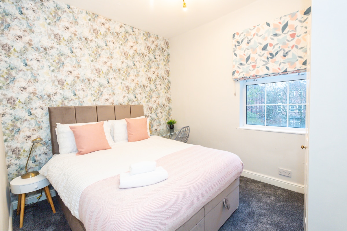 Bolton Apartment Holiday Rentals - England, United Kingdom | Airbnb