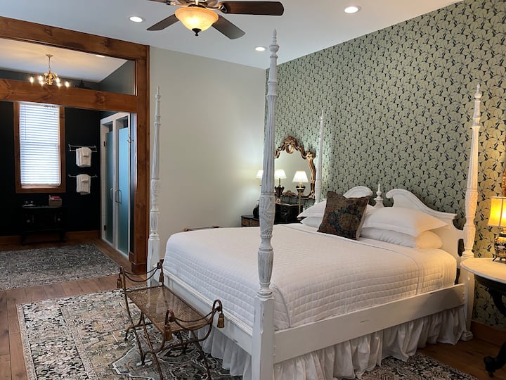 Inisfree B & B - Shamrock Suite - South Haven, MI