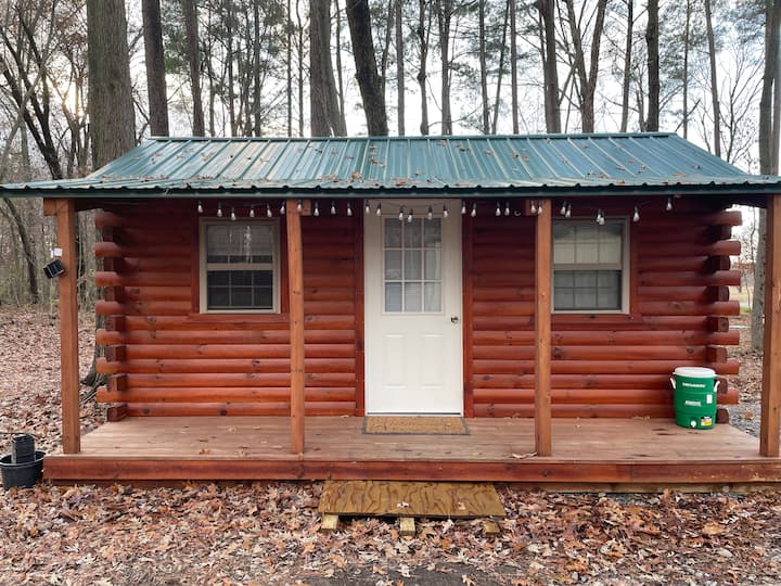 Little Red Cabin - Wayne Fitzgerrell State Recreation Area, Whittington