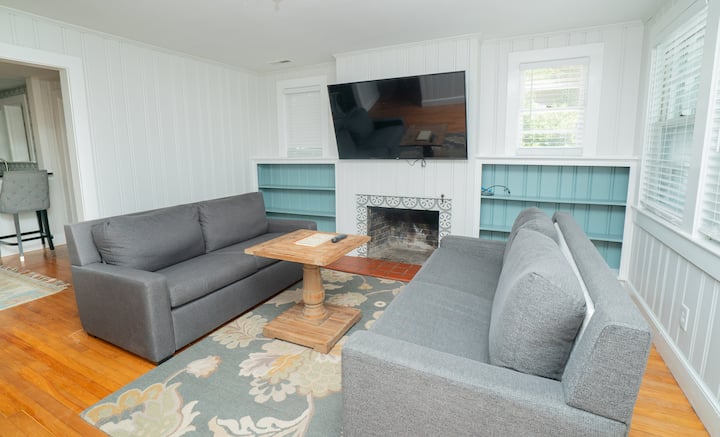 3 Bedroom Cottage, Short Walk To The Beach - Virginia Beach, VA