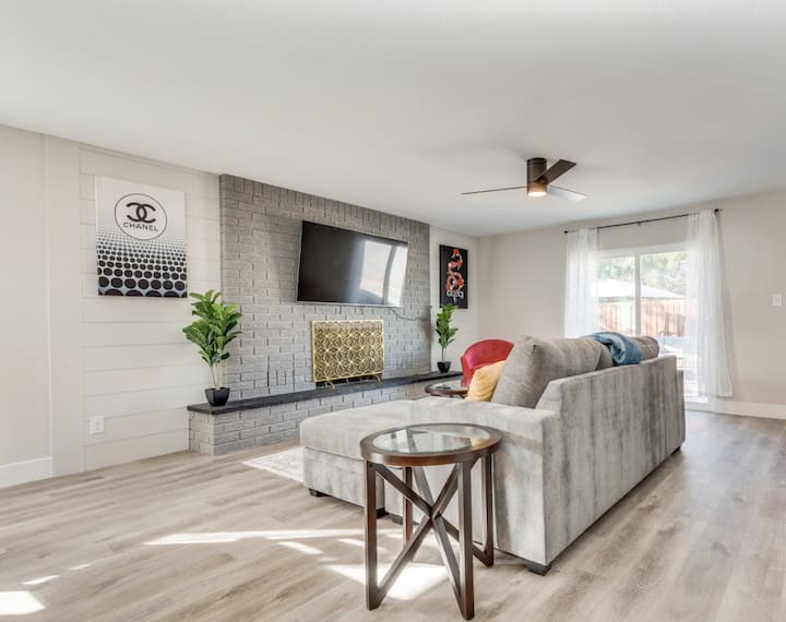 Lux Modern Desert Getaway *15 Mins From The Strip* - Las Vegas, NV