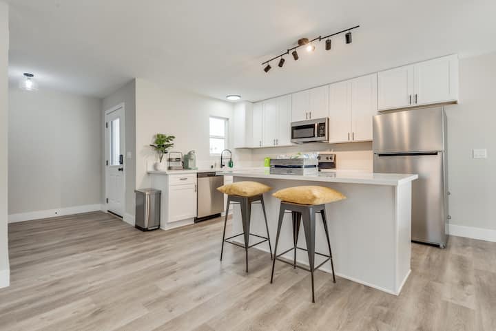 Lux Modern Desert Getaway [15 Mins From The Strip] - Las Vegas
