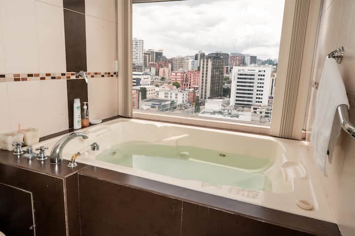 Modern 2bd Flat With Majestic City Views And Jacuzzi - Quito (Ecuador)
