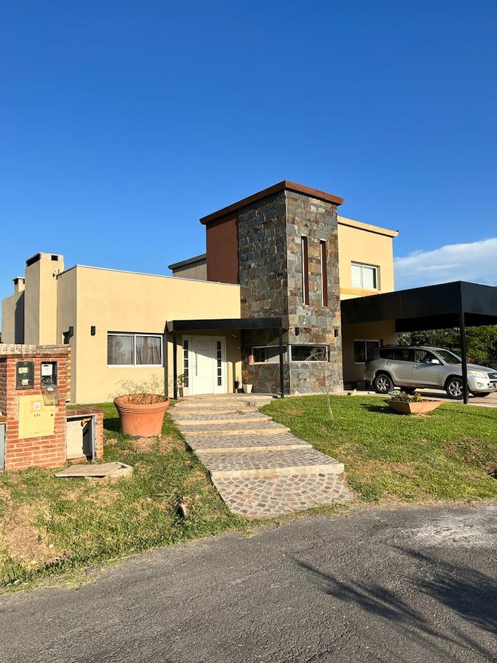 Casa Quinta En Barrio Privado - Campana