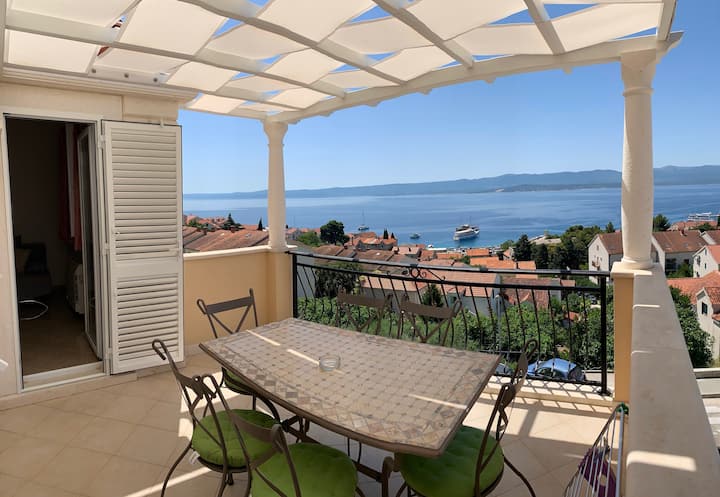 Top Floor Two-bedroom Apartment, Spectacular View - Bol