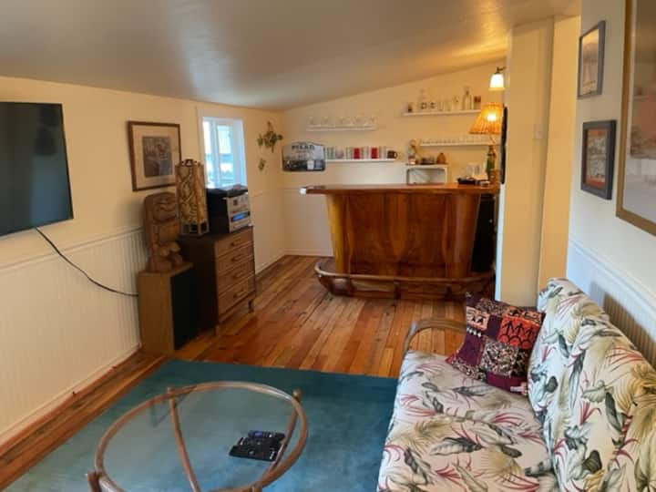 Pet Friendly W/ Hot Tub By Town! - Ashland, OR