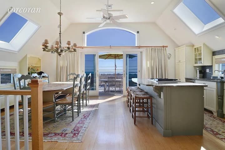 Beach Front Ditch Plains Home - Montauk, NY