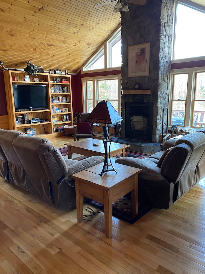 Hot Tub And Pool Table @ Adirondack R&r Cozy Cabin - Gore Mountain, NY