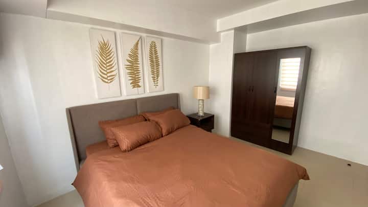 Spacious 1 Br Condominium Located In It Park - Cebu