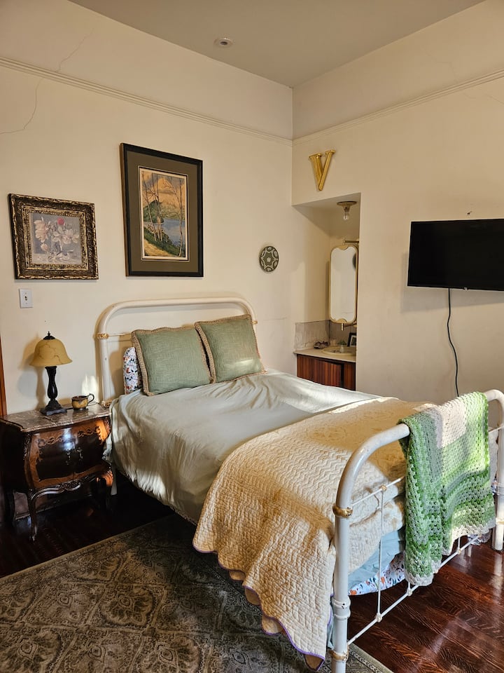 "Moss" Room Rental - Plattsburgh, NY