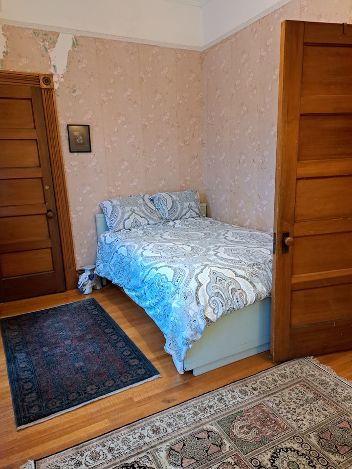 "Rose" Room Rental - Plattsburgh, NY