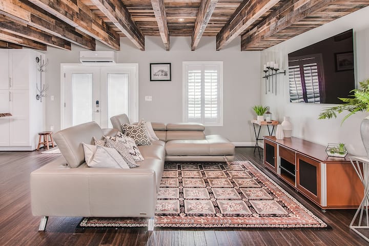 Charming Downtown Treehouse - Frederick, MD
