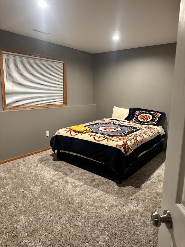 Entire Basement With Cozy Bed - Farmington, MN