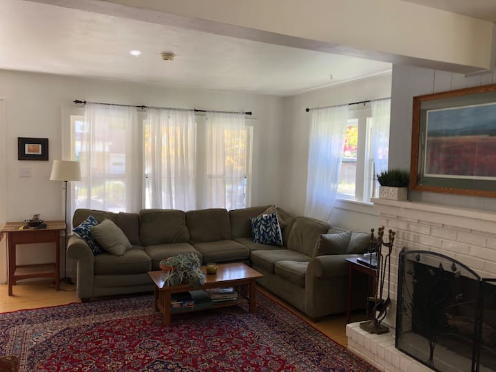 Private Room In Sunny House, Near Hospitals, Uiuc - Urbana, IL