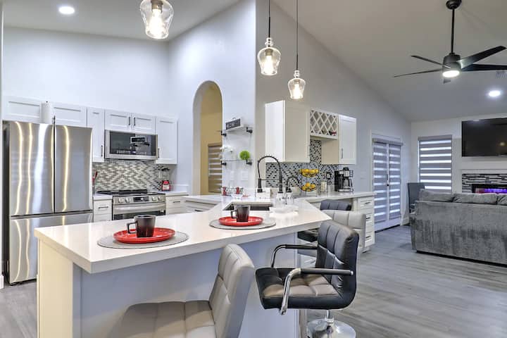 Executive Retreat Near State Farm  Stadium - Glendale, AZ