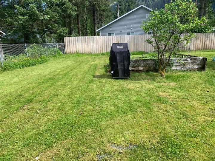 Cozy Duplex Retreat Private & Peaceful Stay - Juneau, AK