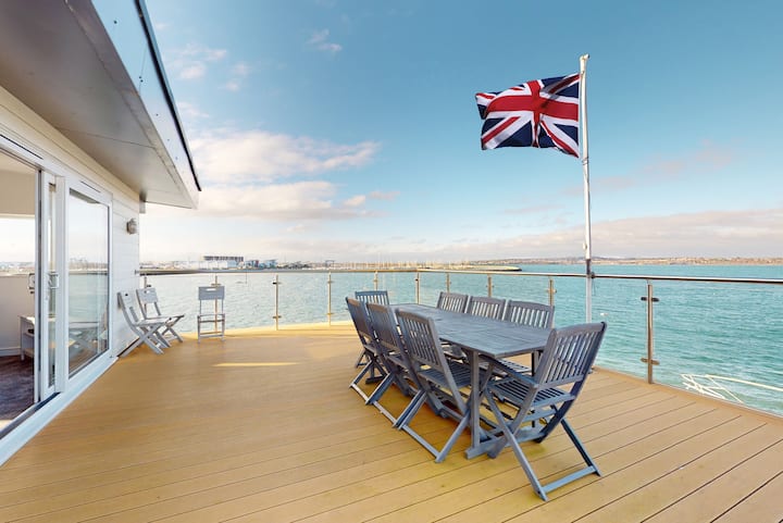 Sublime Waterside Vesta Cabin 8 @ Crabber's Wharf - Lulworth Cove