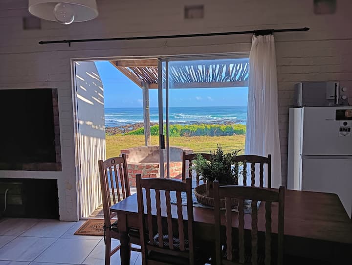 Beach Bungalow No 13 - Salted Fynbos Staying - Baardskeerdersbos