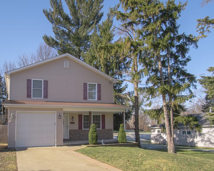 Modern Spacious Home- 4 Br, Quiet, Center Of Erie! - Erie, PA