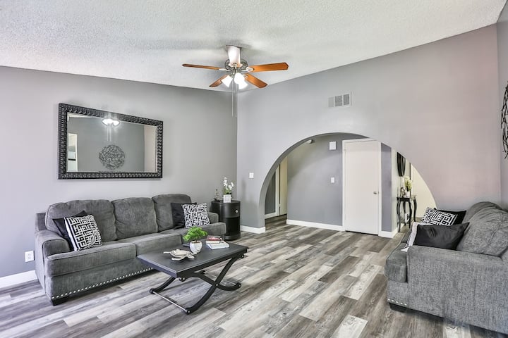 Beautiful Pool Home Near Strip - Henderson, NV