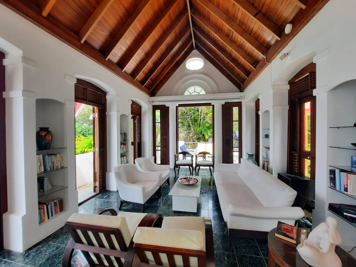 Suite de lujo con vista al mar en Villa Being, Tobago - Casas de campo en renta en Plymouth ...