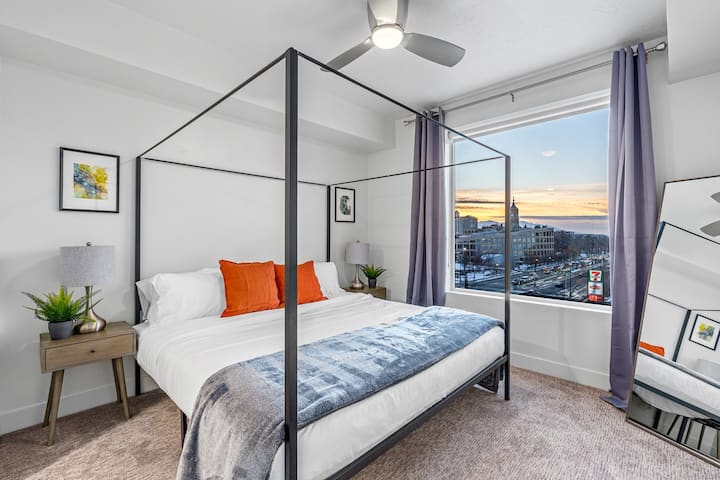 Lux Apt -Poolhottubgymprkg-view! - Salt Lake City, UT
