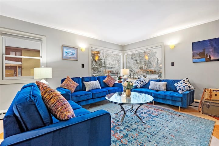 New! Downtown Spacious, Stylish & Unique Home - Anchorage, AK