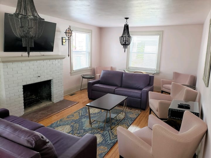4 Bedroom Home, 1.5 Blocks To The Beach! - Virginia Beach, VA