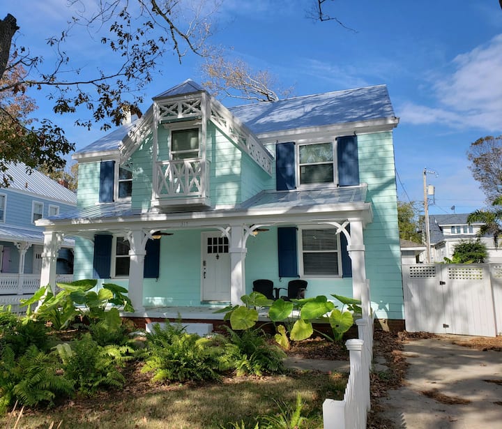 4 Bedroom Home, 1.5 Blocks To The Beach! - Virginia Beach, VA