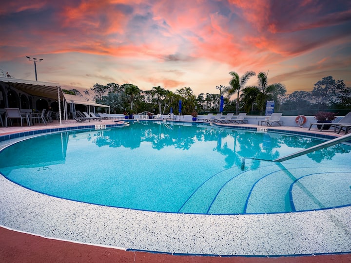Stylish Condo In Naples - Naples, FL