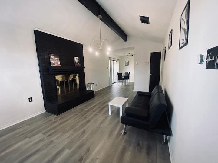 Relax & Peaceful House Fireplace - Fort Worth, TX