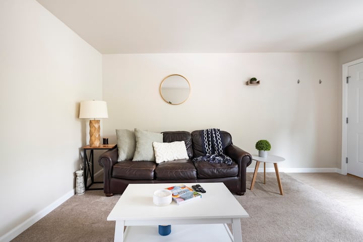 2 Bedroom Kenmore Apartment - Kenmore, WA
