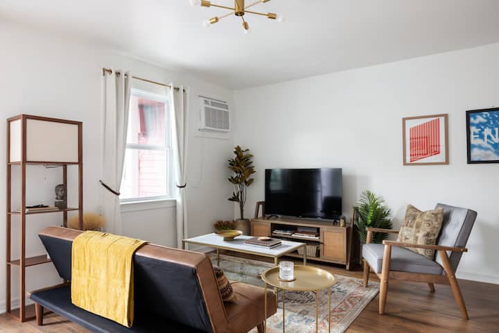 Marigny 2 Bed + Free Parking Onsite - New Orleans, LA