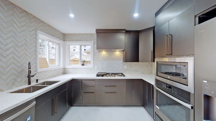 Superhouse With Space For All! Kids+grands+more - Toronto