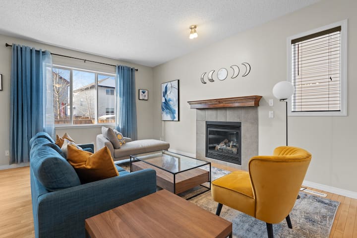 Blue Moon | Playground | Backyard | Pet Friendly - Calgary