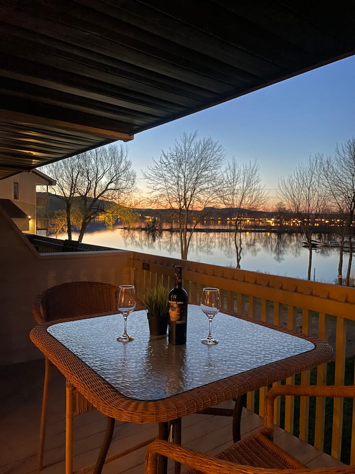 Loft Sur Le Lac Memphré. À Pied Du Centre-ville ! - Magog