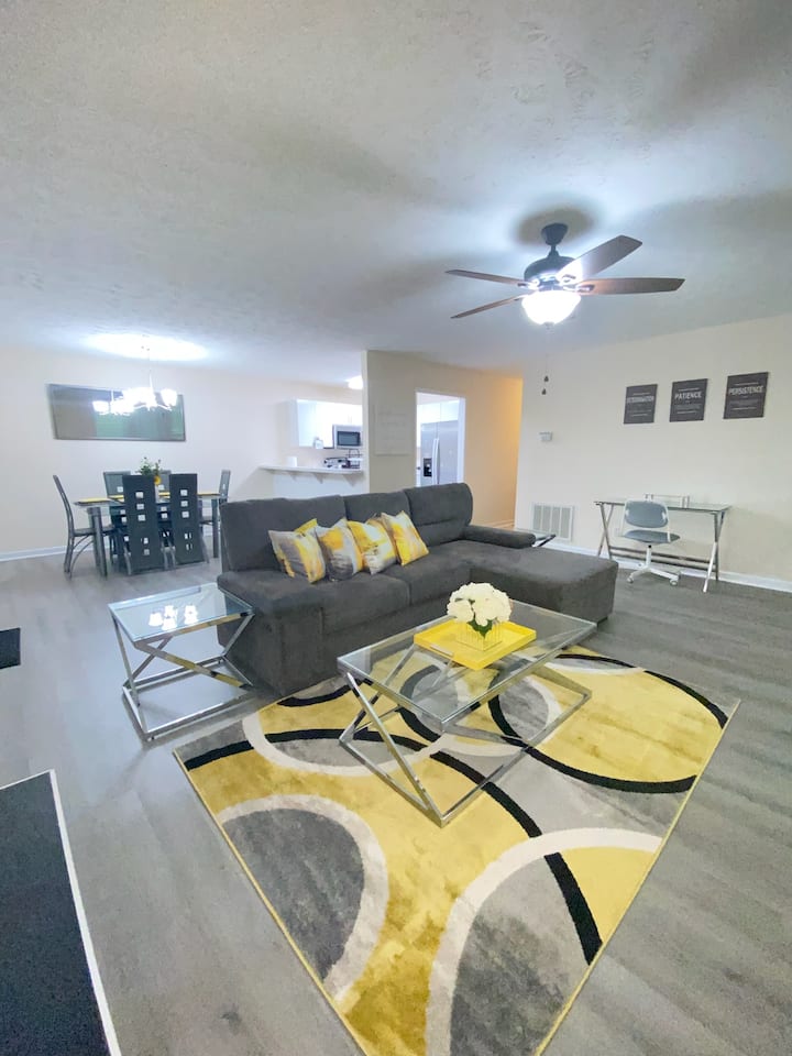 A Touch Of Sunshine Ideal For Long Term Stays - Fayetteville, NC