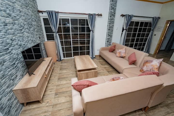 Charming 2br Retreat + Free Airport Pickup - Seychelles