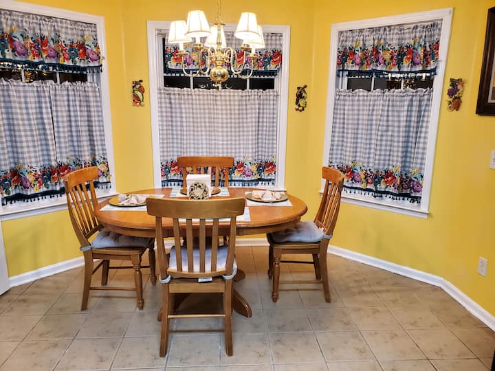 Beautiful Home Away From Home - Huntsville, AL